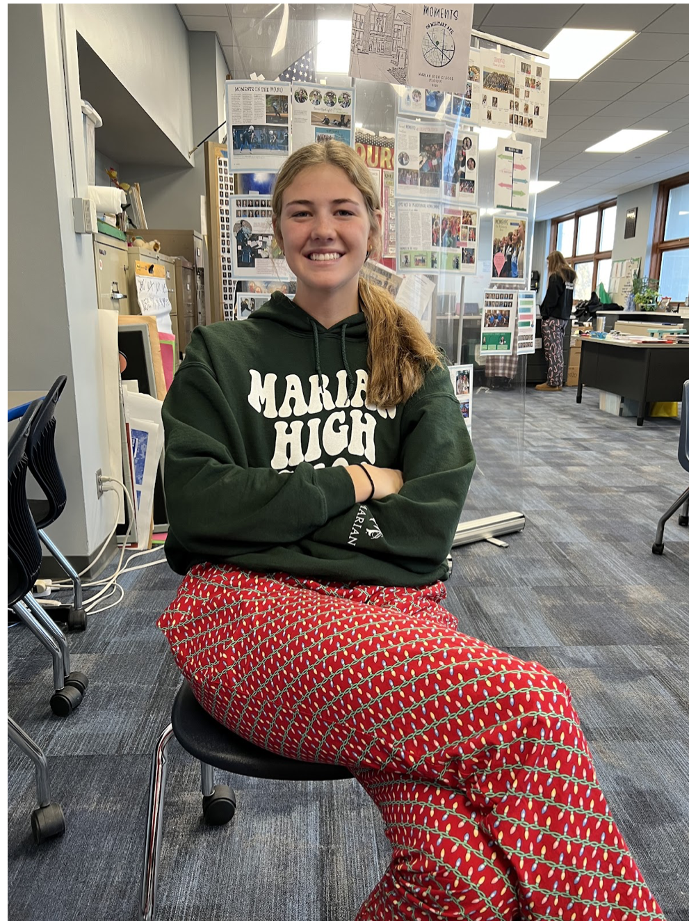 Hanging holiday lights brings Christmas spirit – Marian Network Student ...